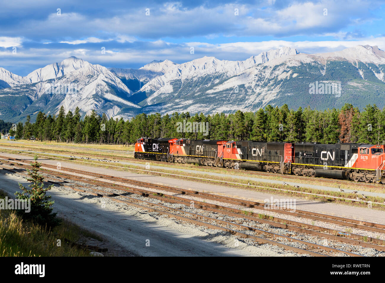 Canada train jasper hi-res stock photography and images - Alamy