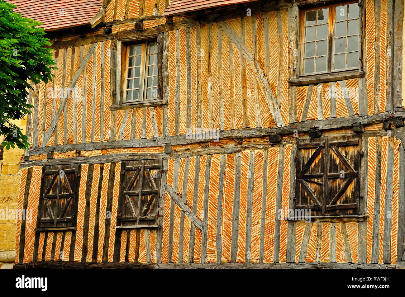 Half timbered medieval building hi-res stock photography and images - Alamy
