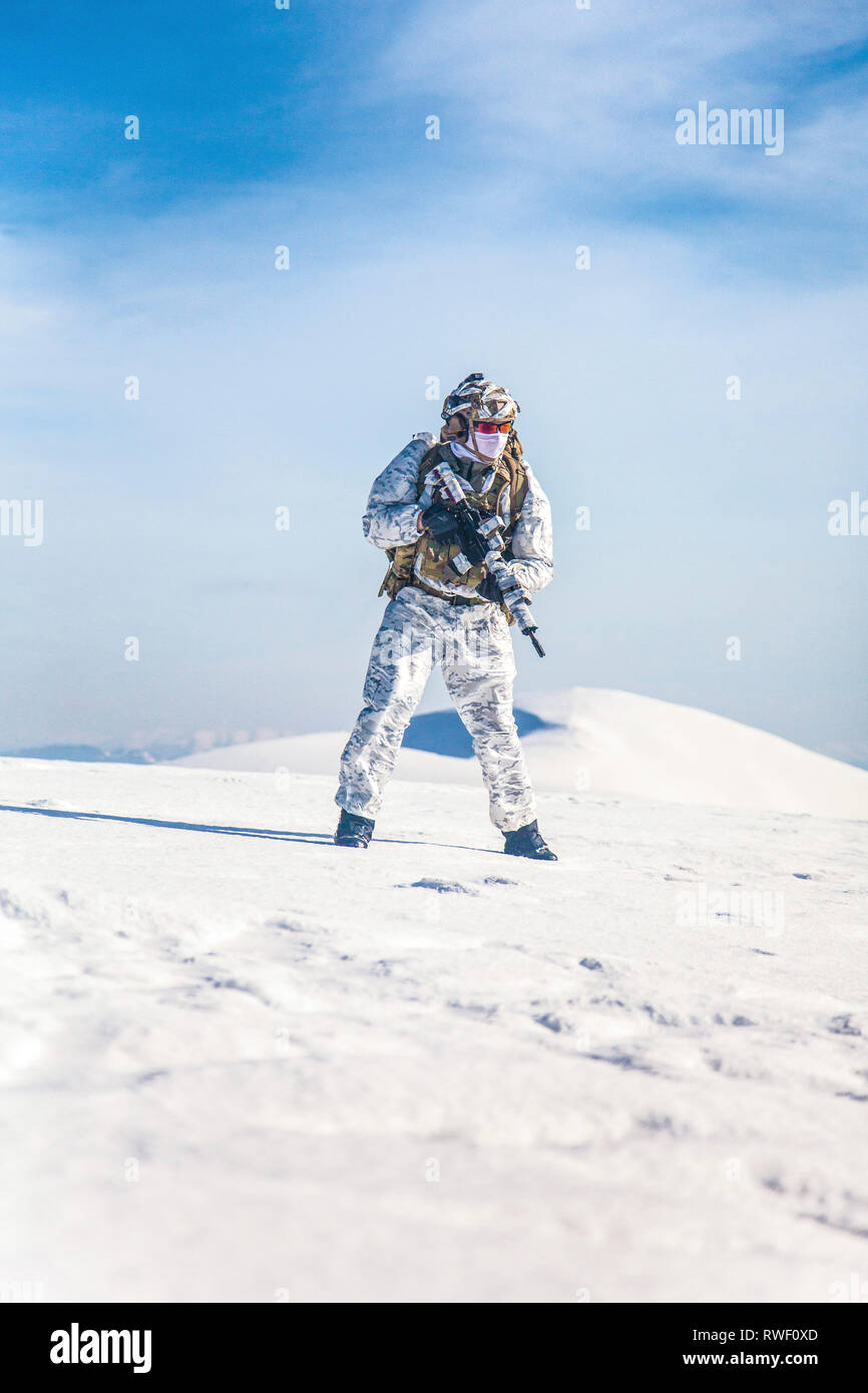 Snow camo hi-res stock photography and images - Alamy