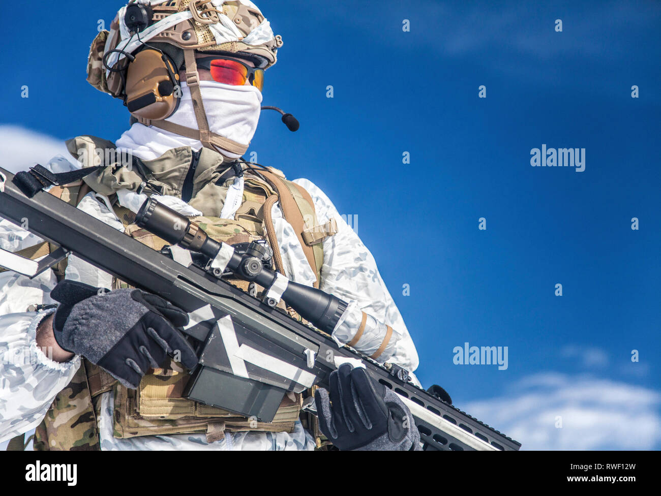 White winter military uniform hi-res stock photography and images - Alamy
