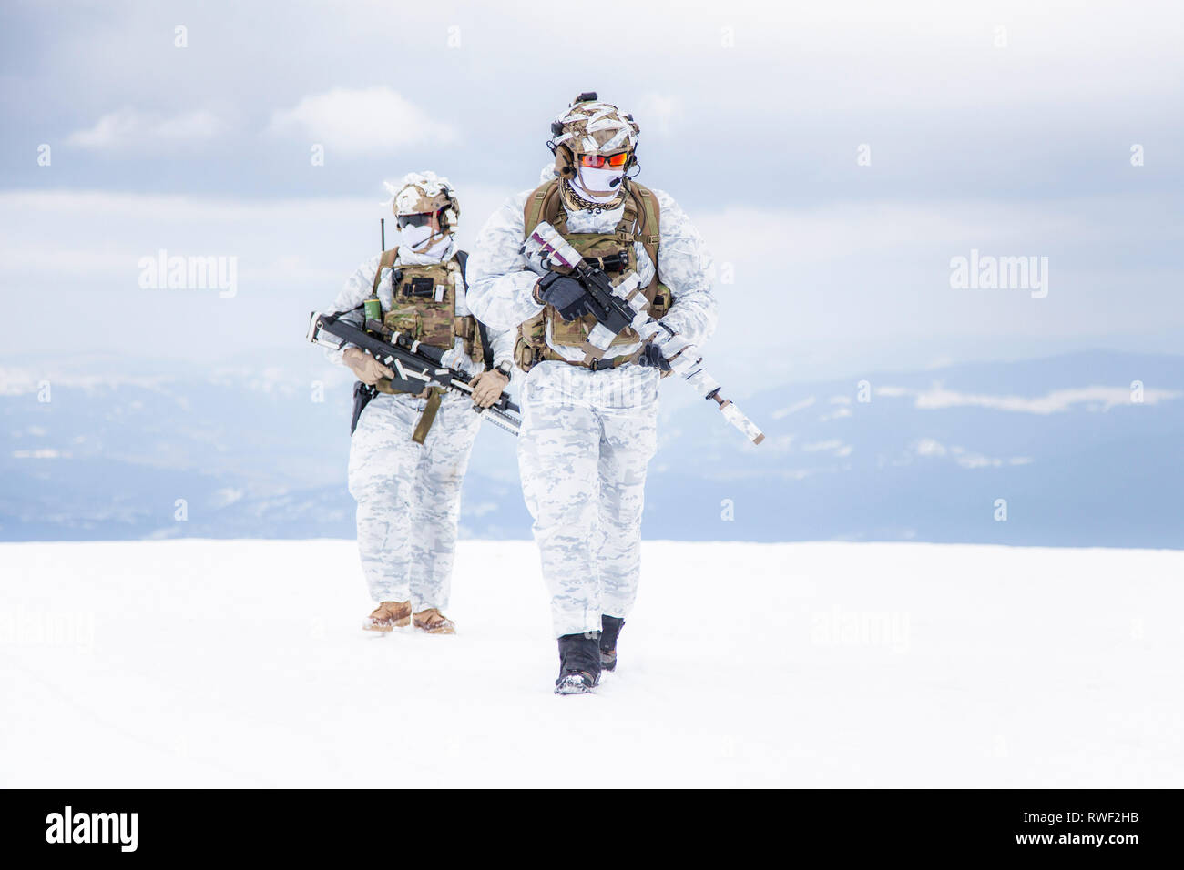 Snow camo hi-res stock photography and images - Alamy