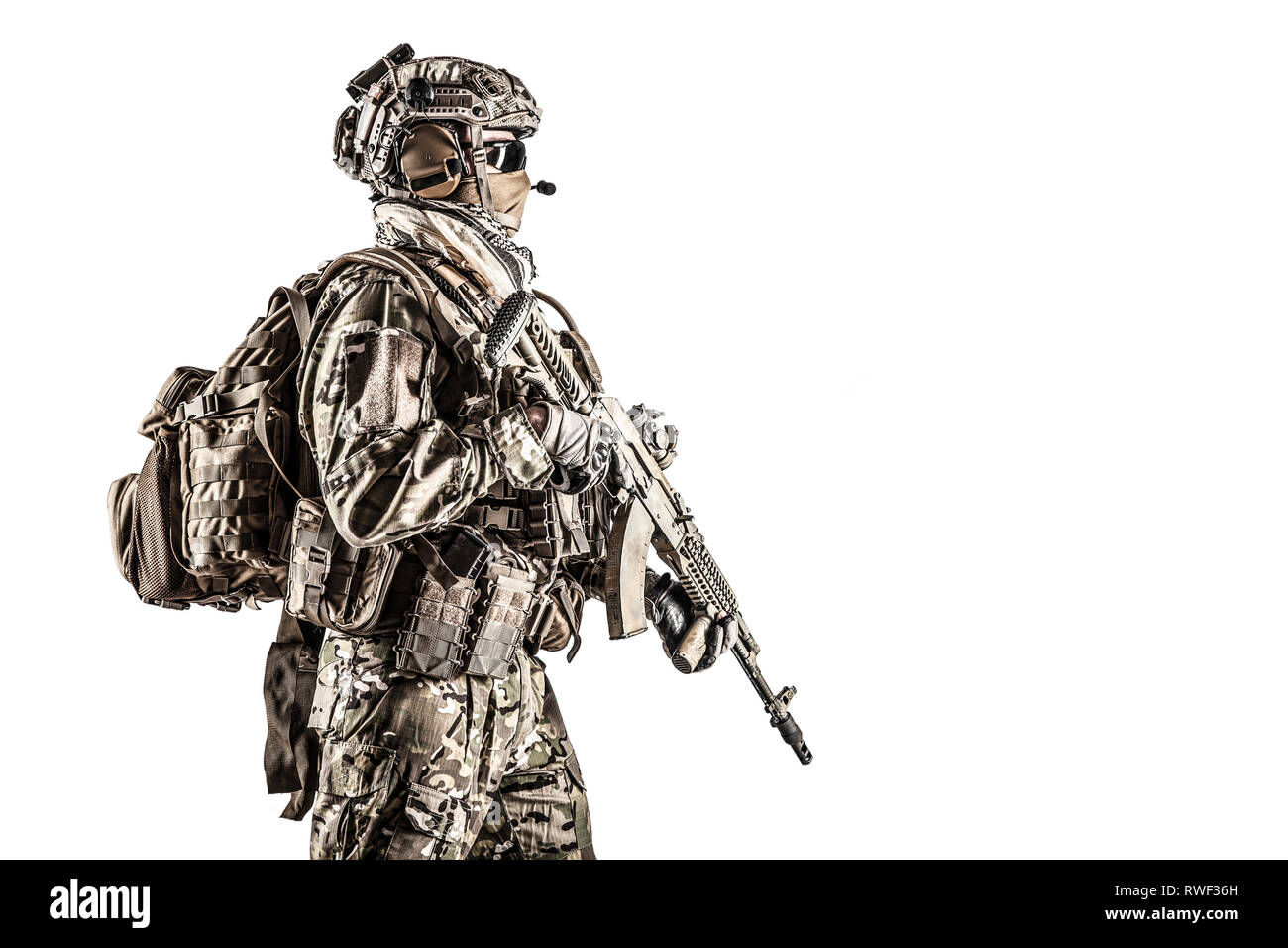 Operator of Russian special operations forces with Kalashnikov assault ...