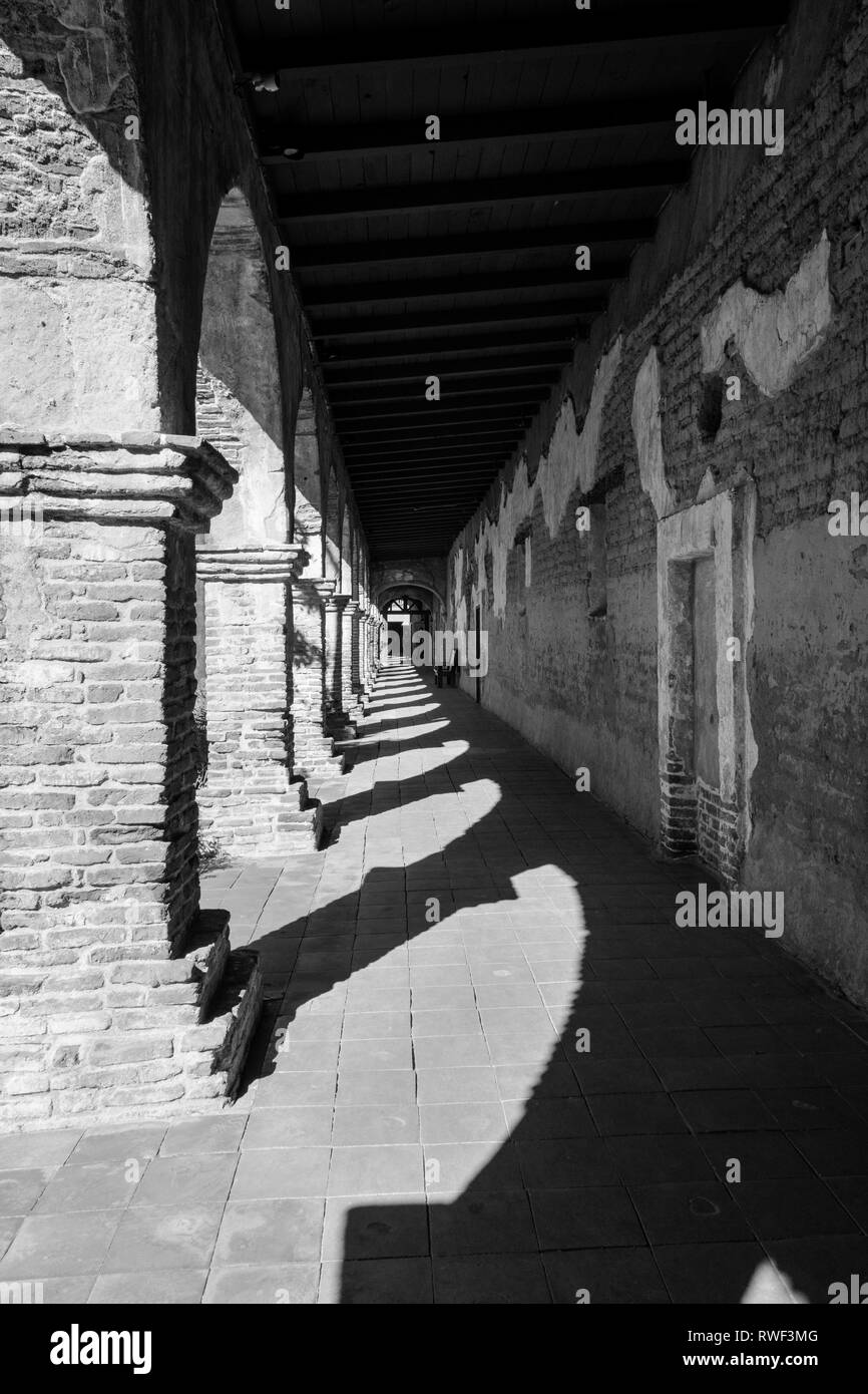 California mission native american Black and White Stock Photos ...