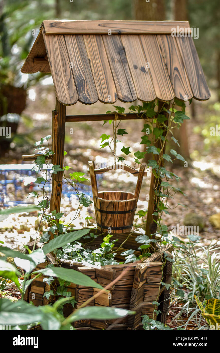 Wishing well garden hi-res stock photography and images - Alamy