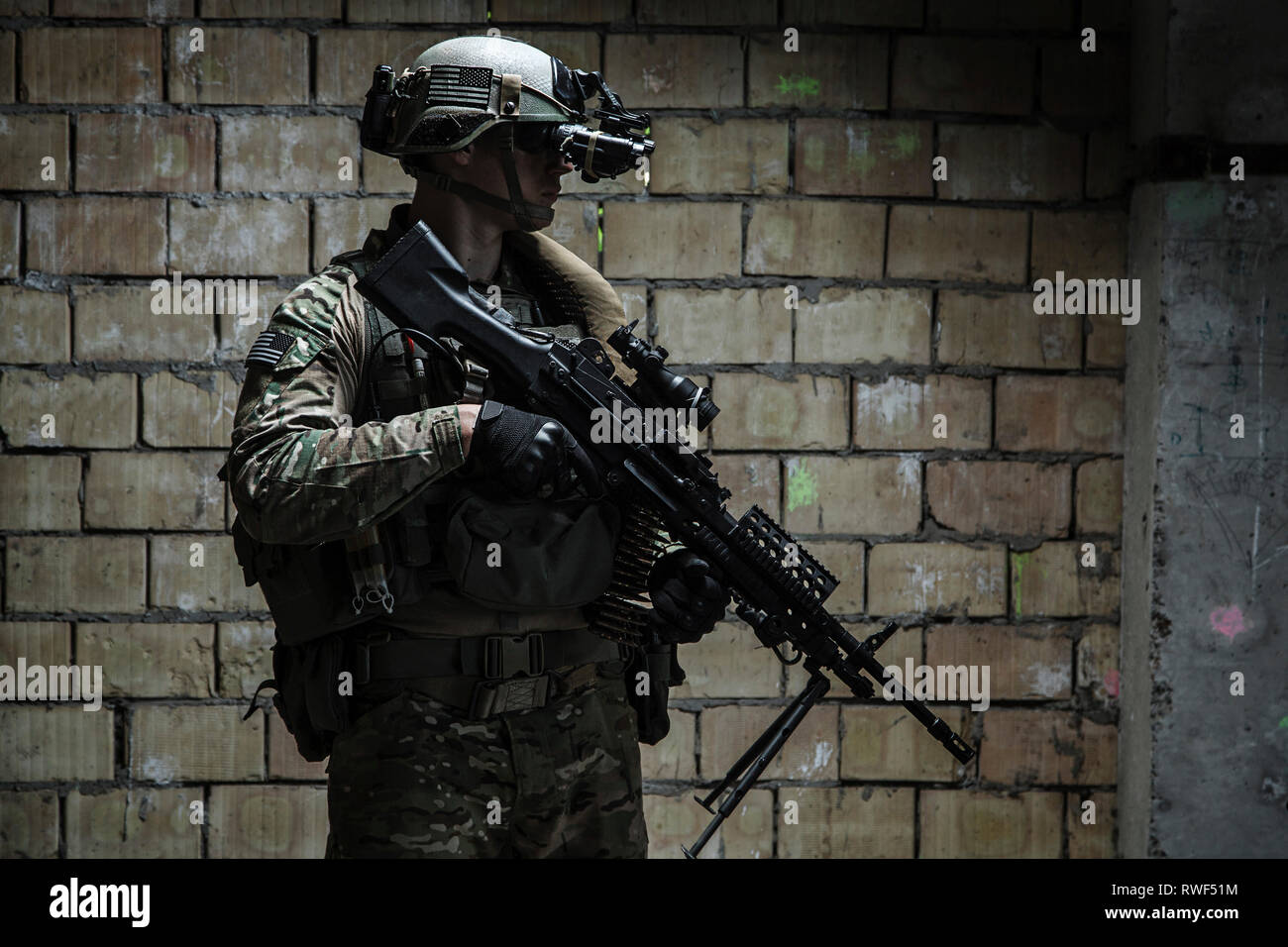 Male rifleman gun hi-res stock photography and images - Alamy