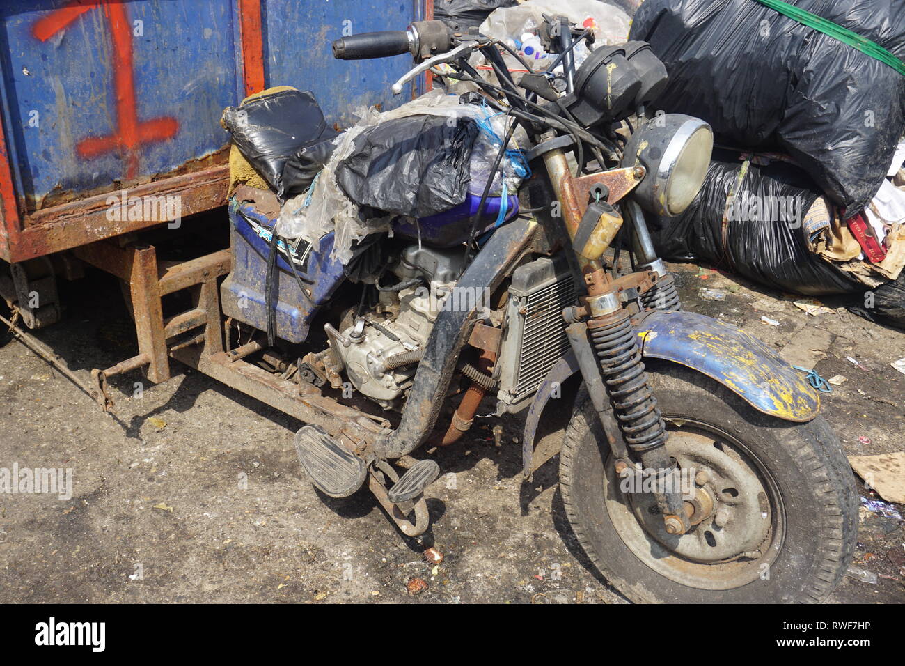 motorcycle as trash transporter Stock Photo - Alamy