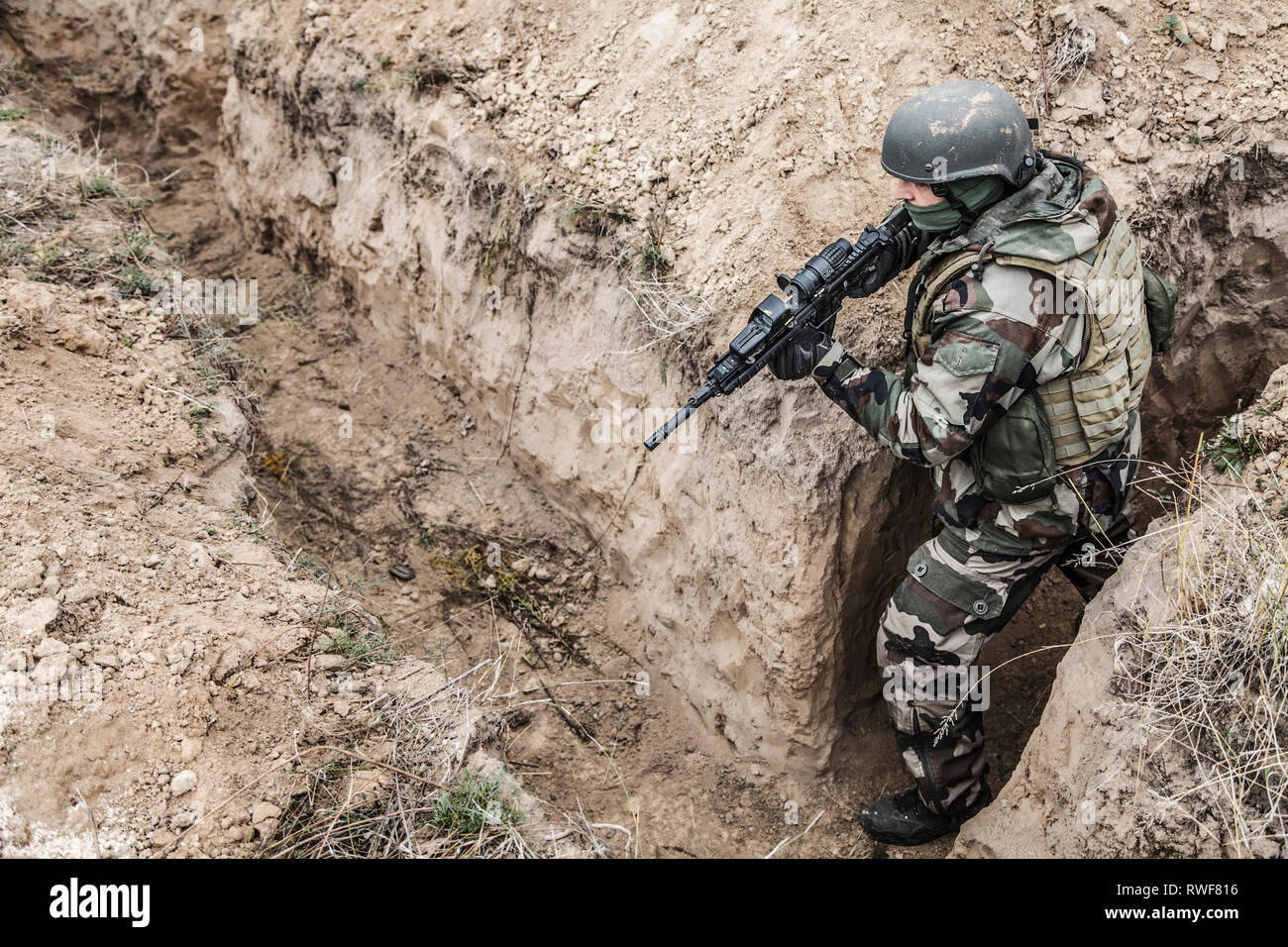 Paratrooper of French 1st Marine Infantry Parachute Regiment in ...