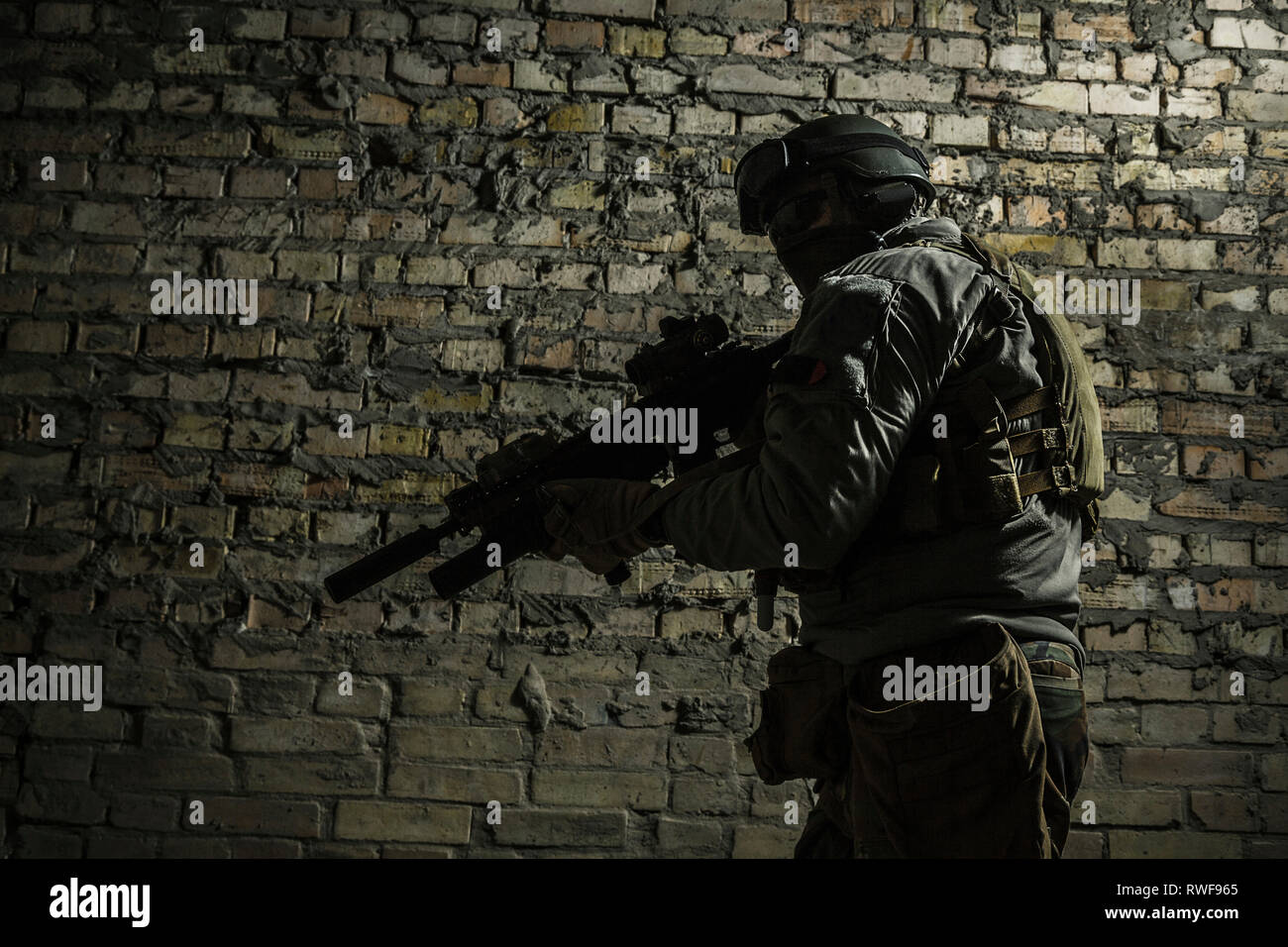 Special forces operator pointing weapon in the dark Stock Photo - Alamy