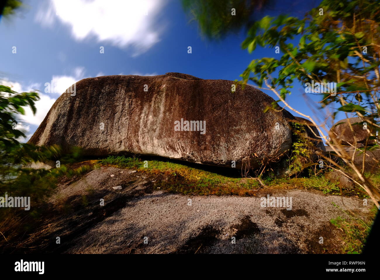 Batu- batu raksasa yang ada di Belitung Stock Photo - Alamy