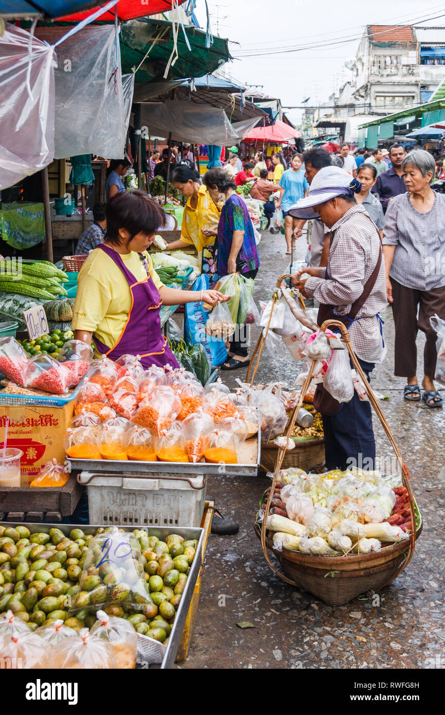Khlong toei market hi-res stock photography and images - Alamy