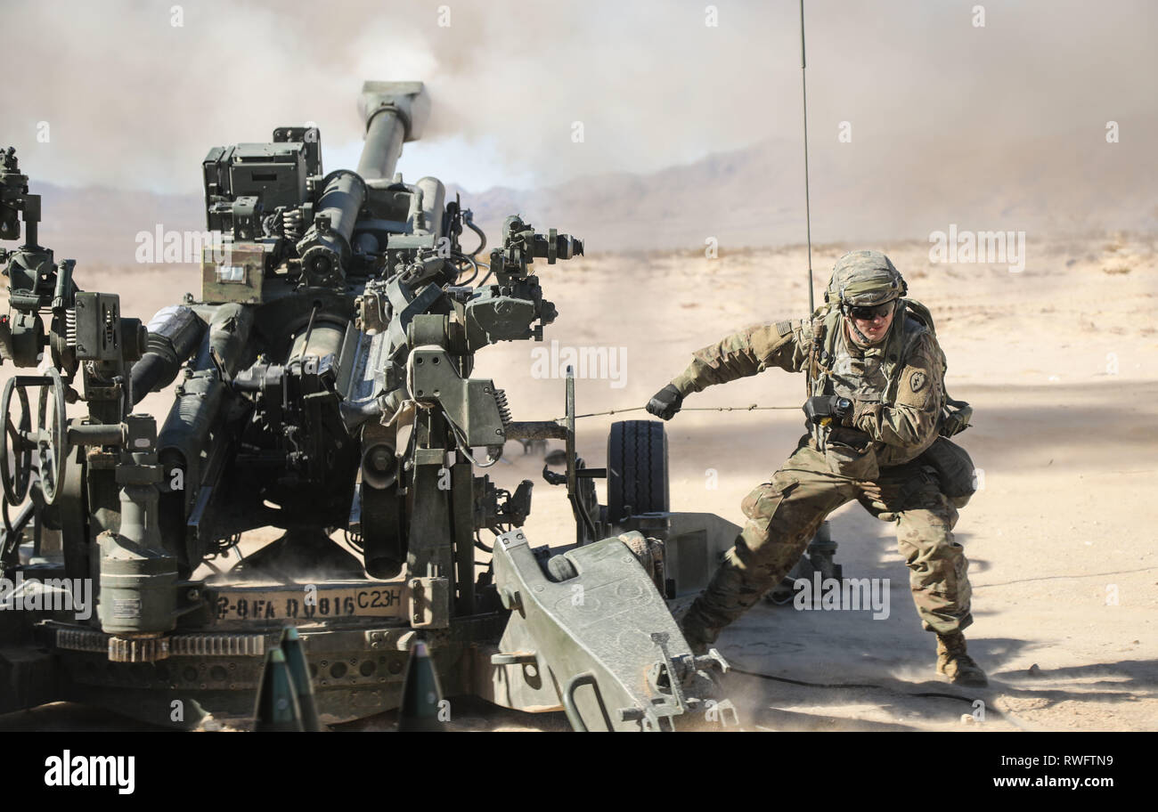 U.S. Army Soldiers assigned to 1ST Stryker Brigade Combat Team, 25th ...