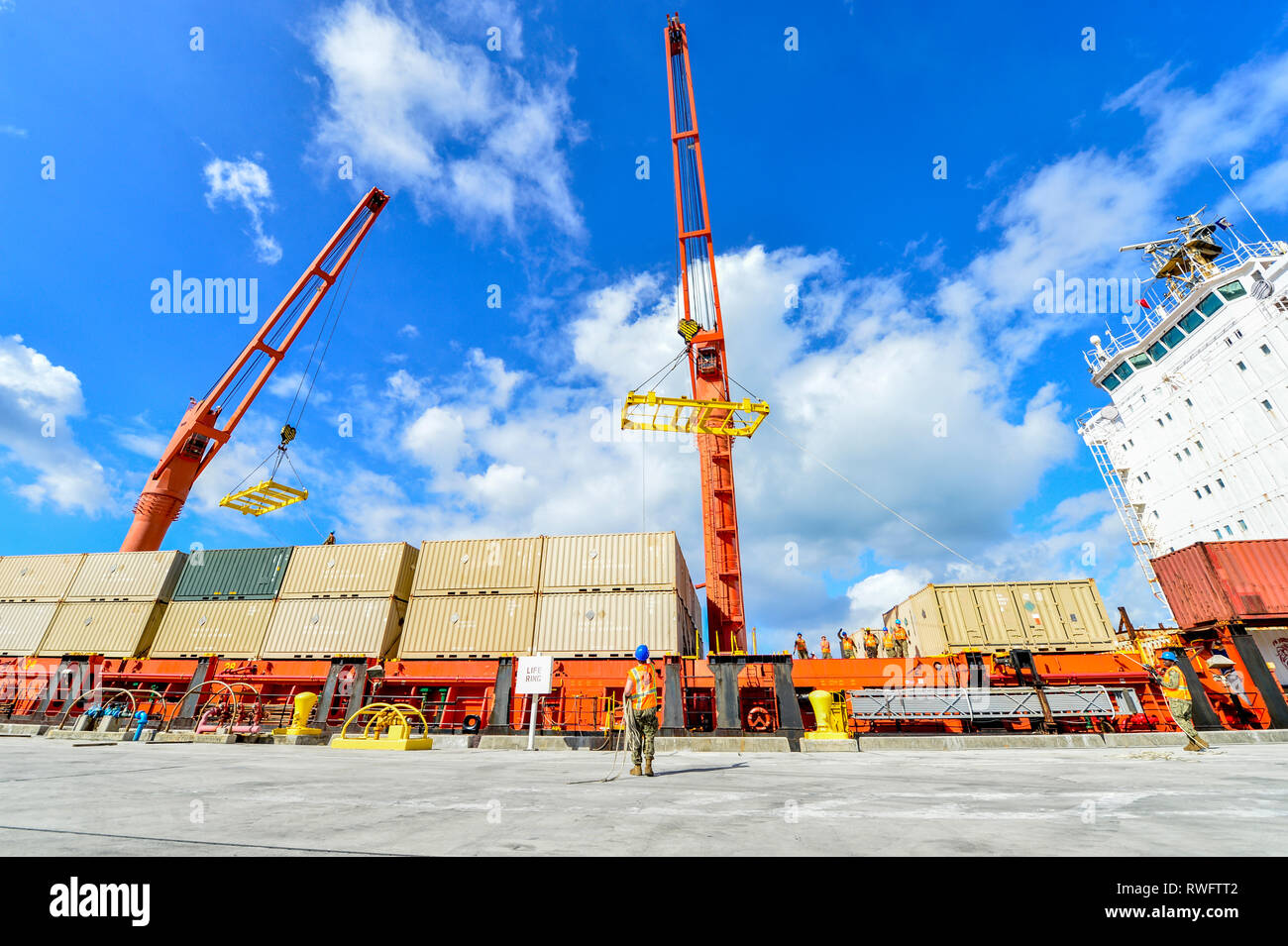 Spreader bars hi-res stock photography and images - Alamy