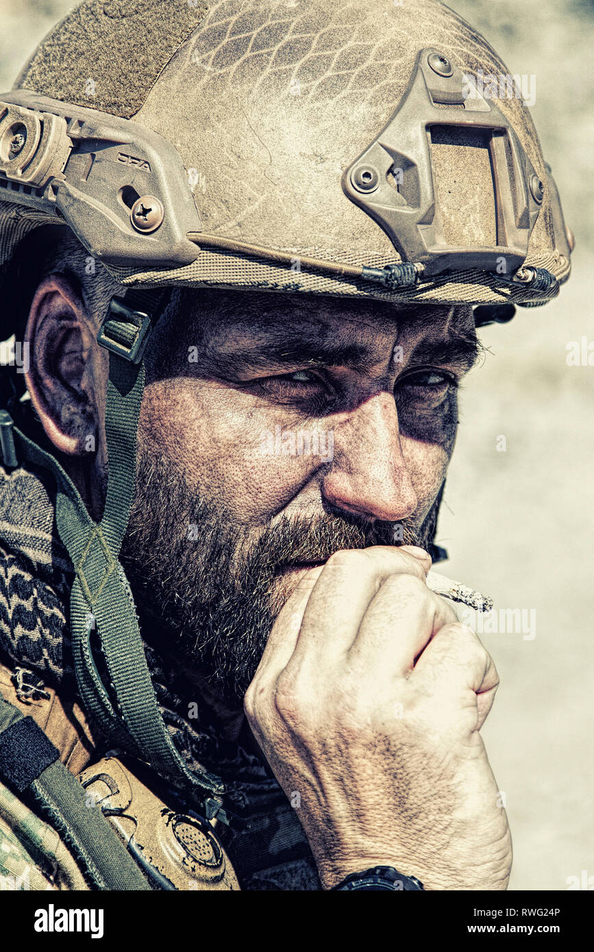 Soldier serviceman hi-res stock photography and images - Alamy