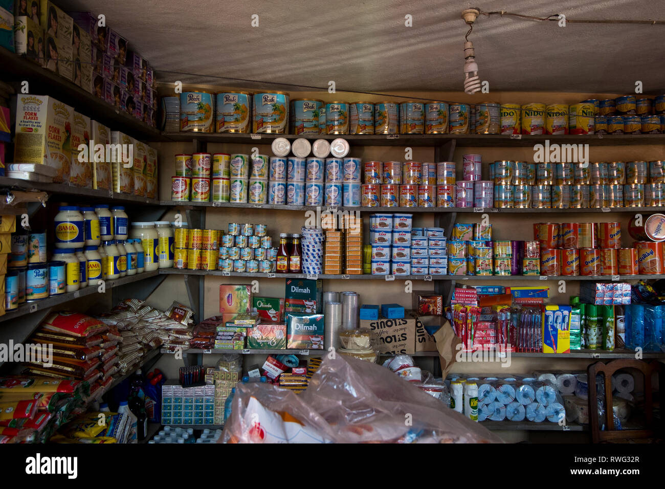 Interior small grocery store hi-res stock photography and images - Alamy