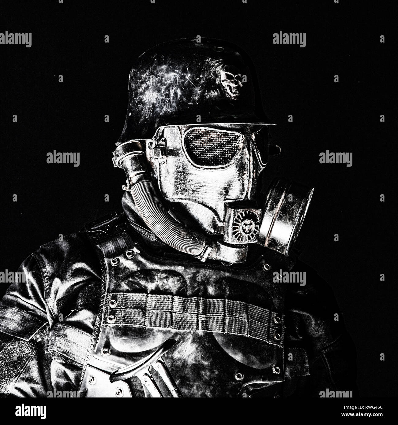 Shadow of a soldier hi-res stock photography and images - Alamy