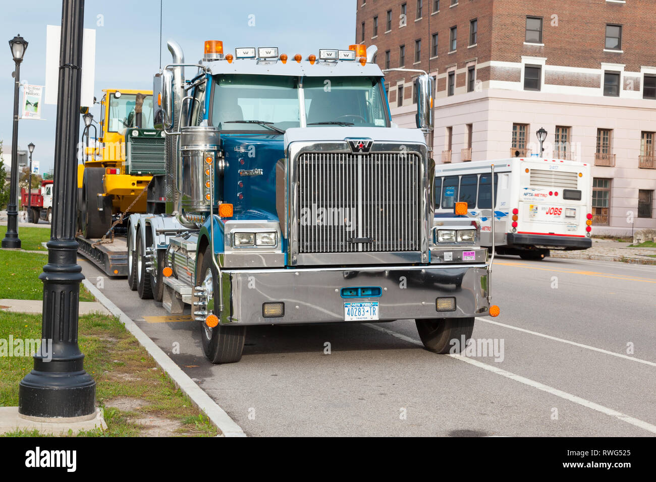 Truck oversize load sign hi-res stock photography and images - Alamy