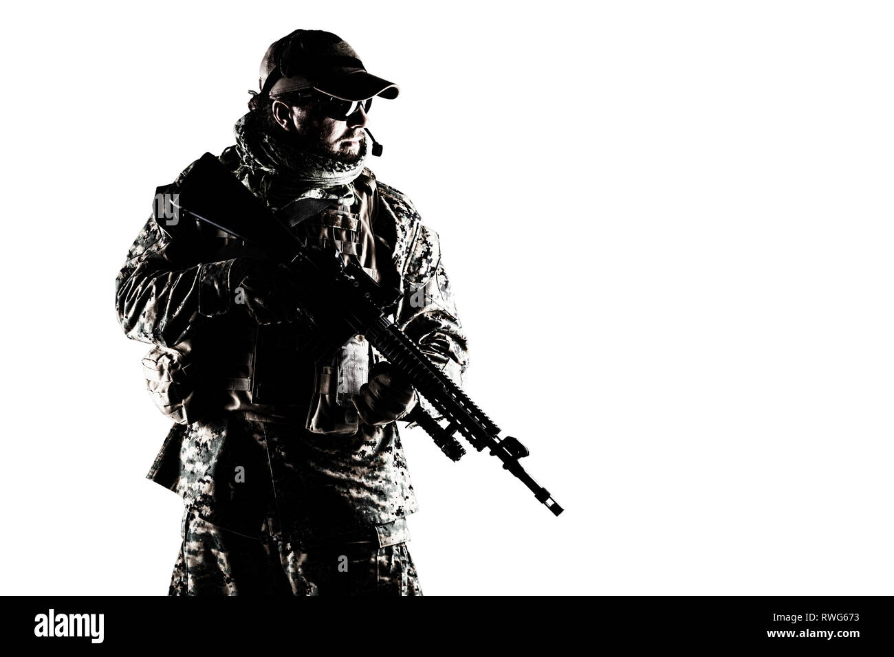 Marine soldier profile hi-res stock photography and images - Alamy