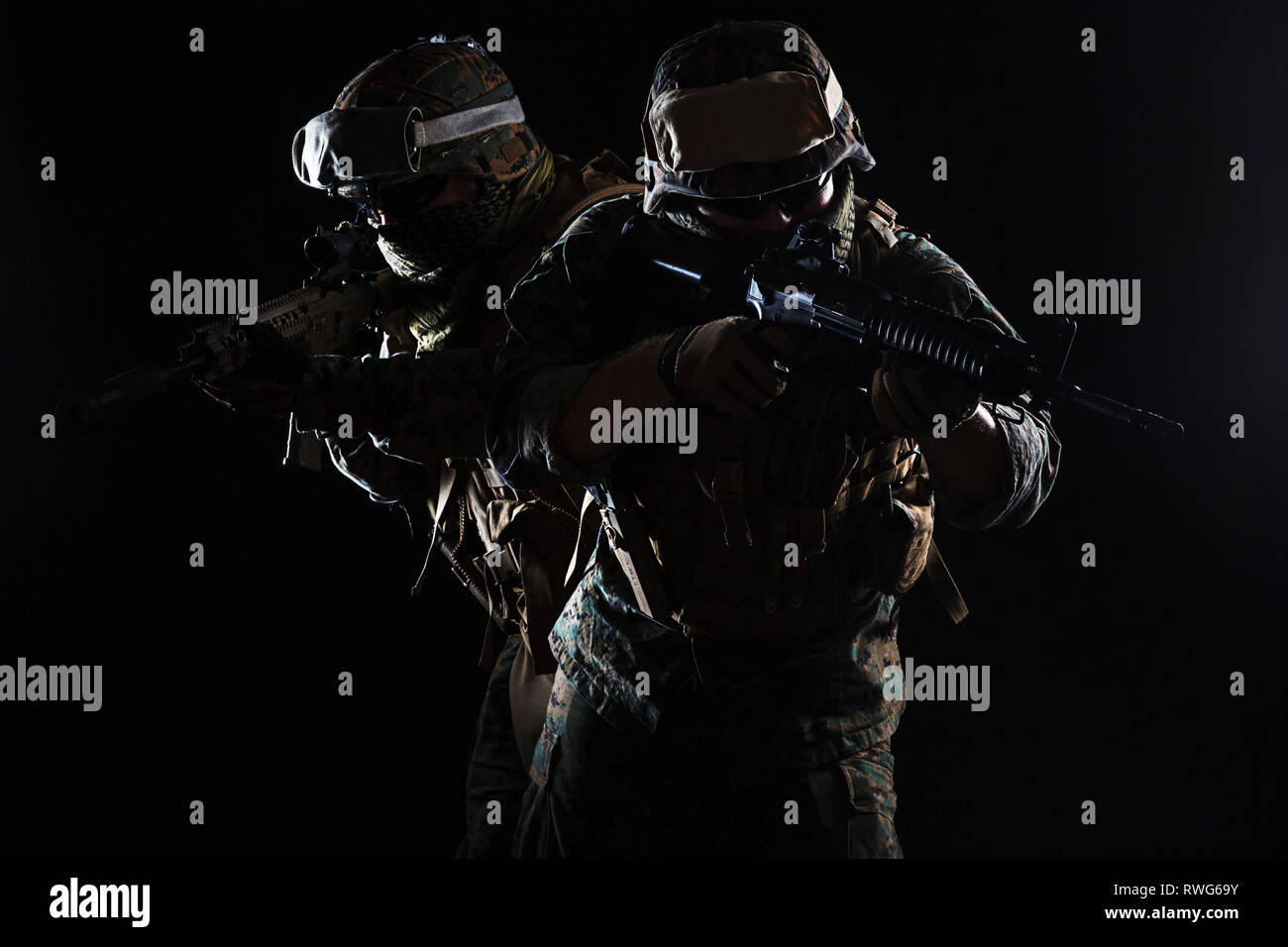 Soldier shadow military hi-res stock photography and images - Alamy
