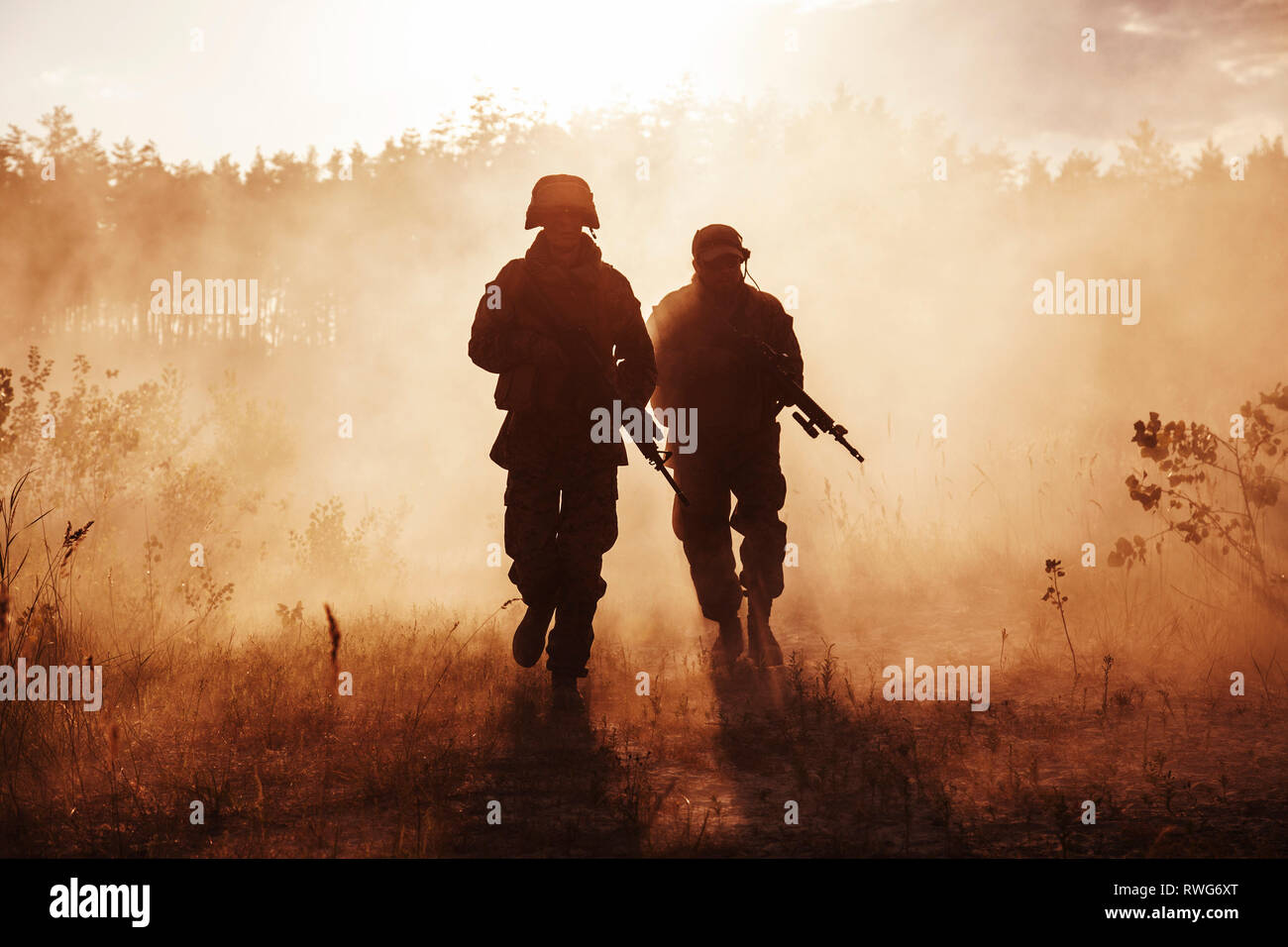 U.S. Marines in action on a smoke filled battlefield Stock Photo - Alamy