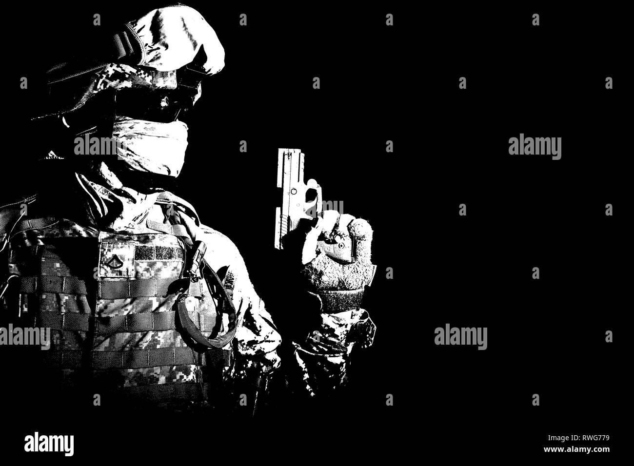 Special forces soldier with service pistol in hand Stock Photo - Alamy
