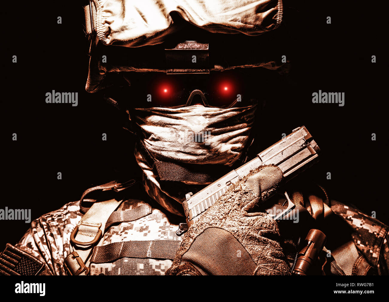 Red hand commando hi-res stock photography and images - Alamy