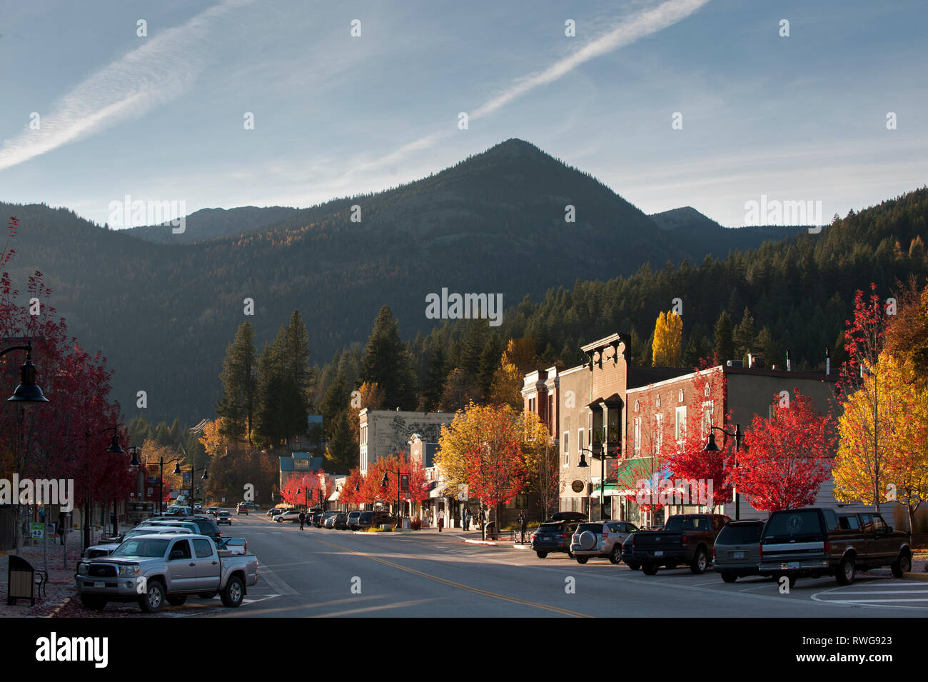 Main street fall trees hi-res stock photography and images - Alamy