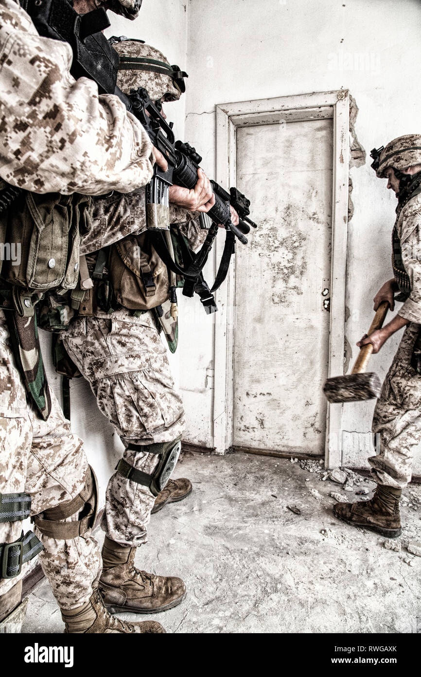 Marine assault team clearing rooms in an abandoned building Stock Photo ...