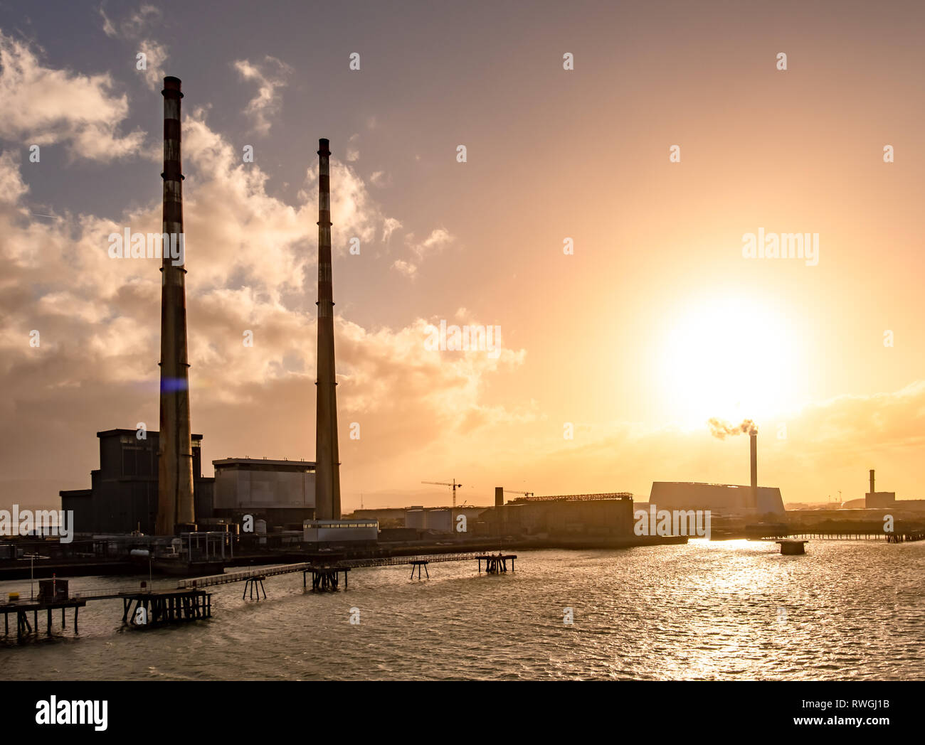 Poolbeg chimneys dublin hi-res stock photography and images - Alamy