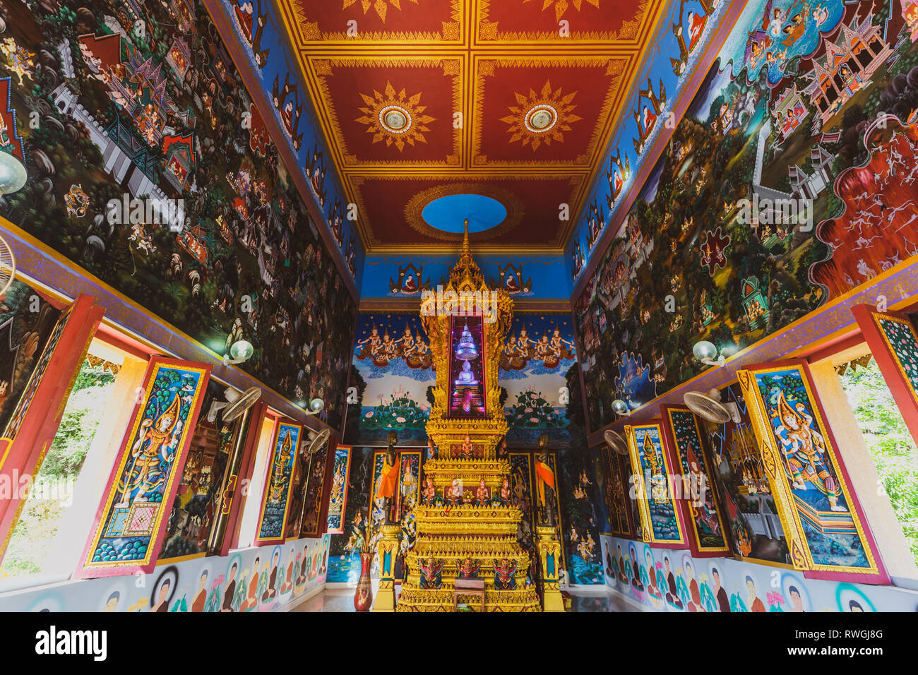 Wat Khao Rang Samakkhitham Buddhist Templ Stock Photo - Alamy