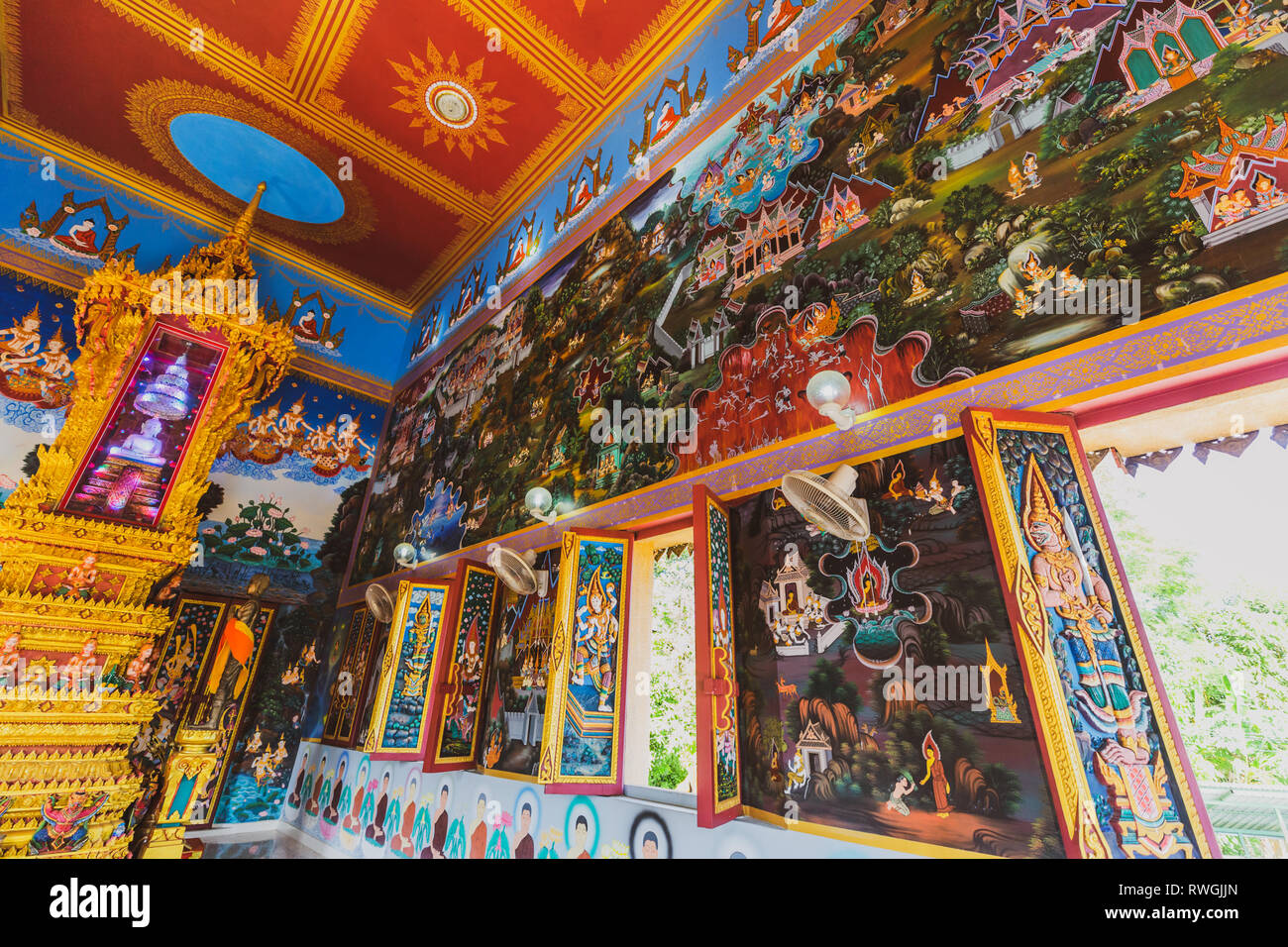 Wat Khao Rang Samakkhitham Buddhist Templ Stock Photo - Alamy