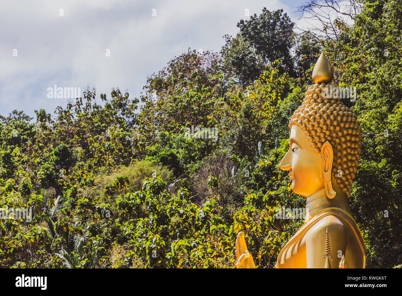 Wat Khao Rang Samakkhitham Buddhist Templ Stock Photo - Alamy