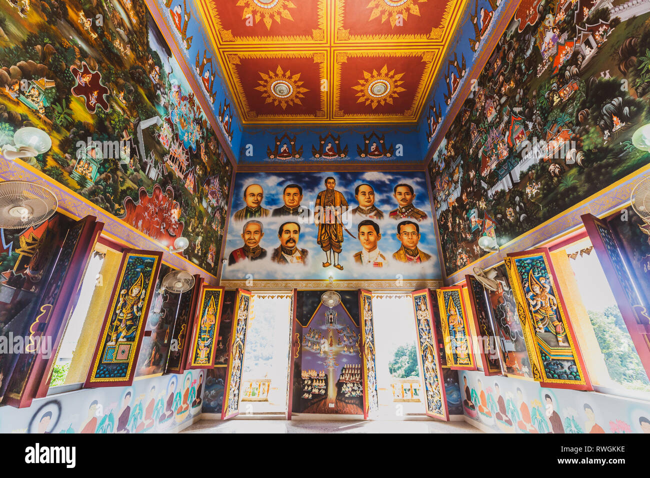 Wat Khao Rang Samakkhitham Buddhist Templ Stock Photo - Alamy