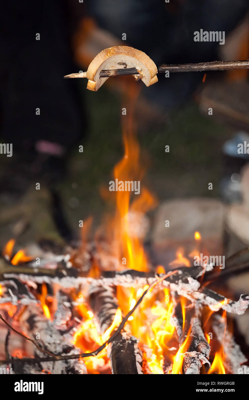 crispy bread over fireplace - typical camping scene Stock Photo - Alamy