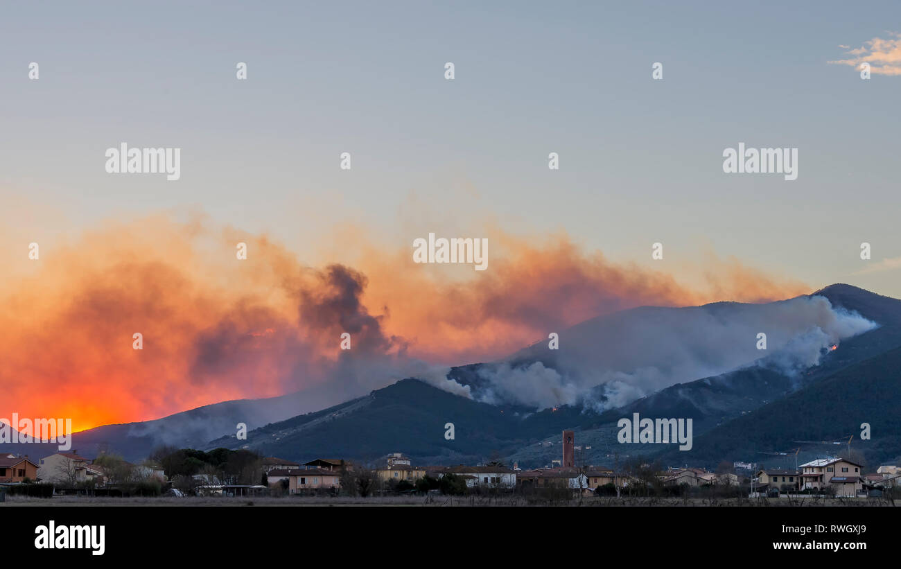 Mount pisano hi-res stock photography and images - Alamy