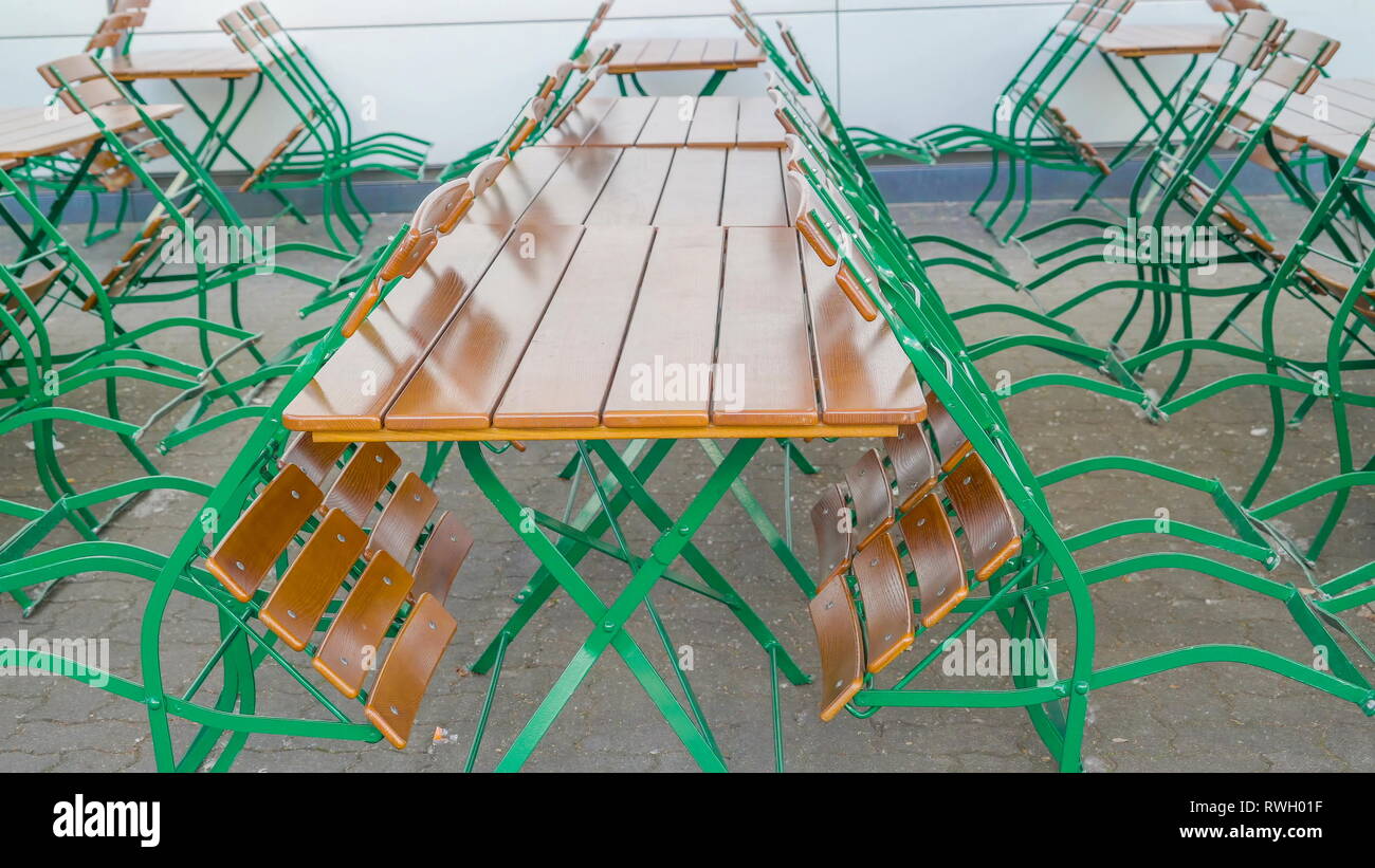 Shiny table hi-res stock photography and images - Alamy