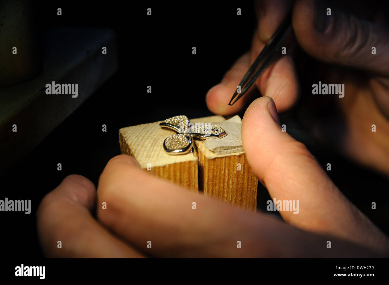 Jewel craft hi-res stock photography and images - Alamy