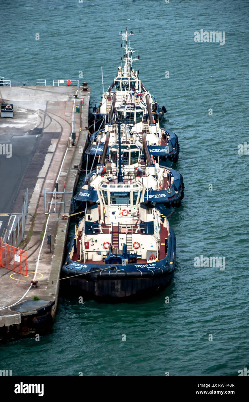 Four tugs in a line hi-res stock photography and images - Alamy