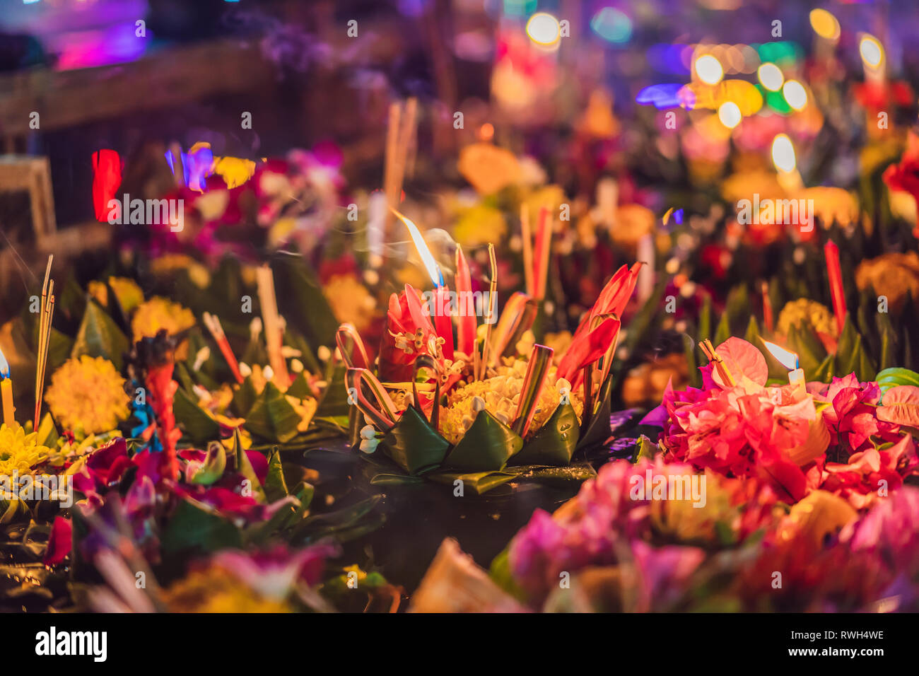 Asia asian bangkok floating flowers hi-res stock photography and images ...
