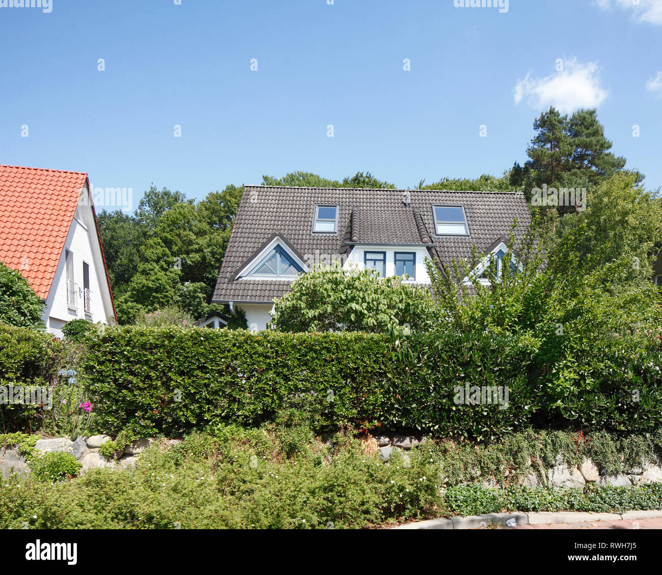 Modern residential buildings, single-family homes, Achim, Lower Saxony ...