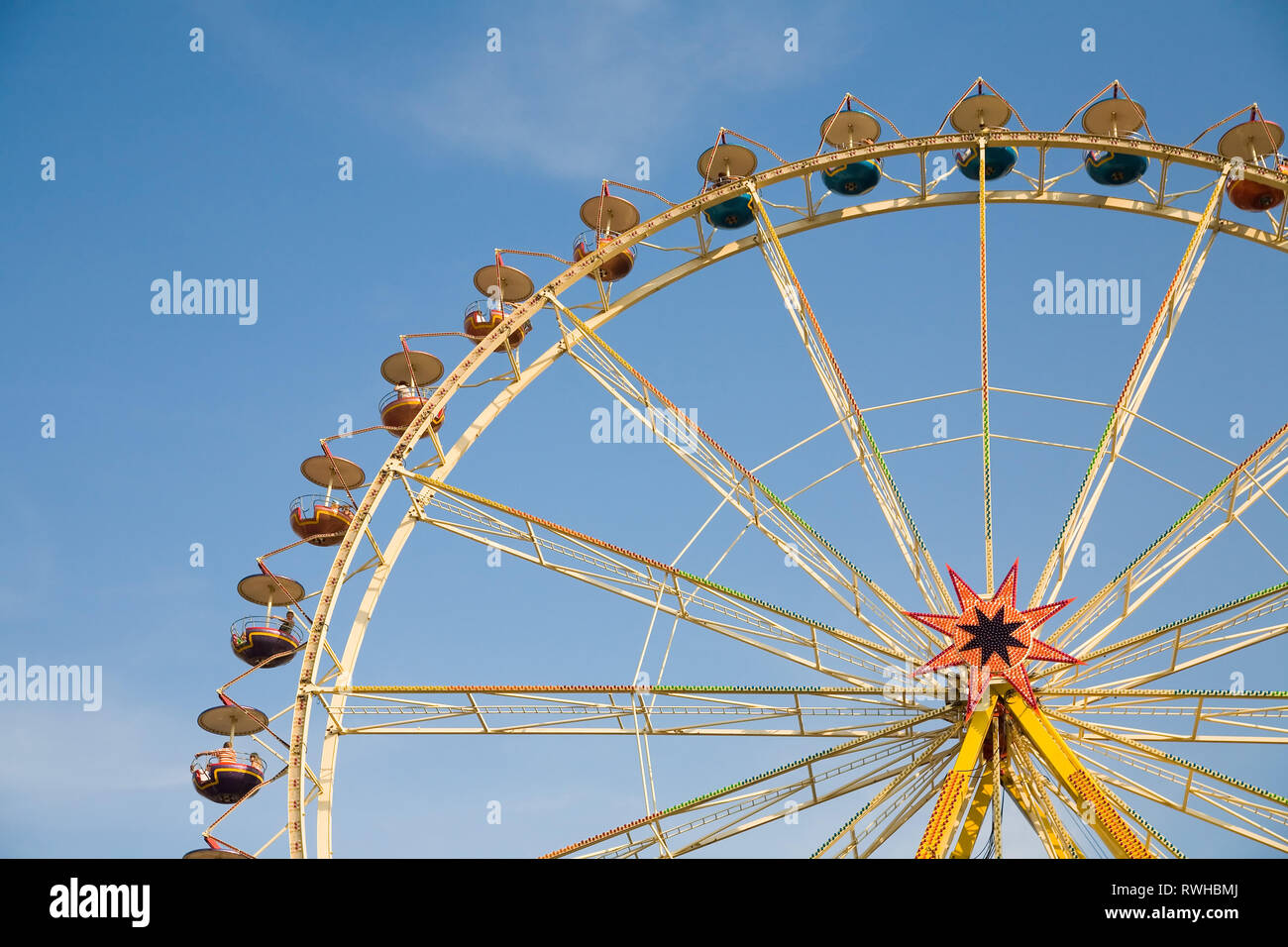 amusement grounds - ferring wheel Stock Photo - Alamy