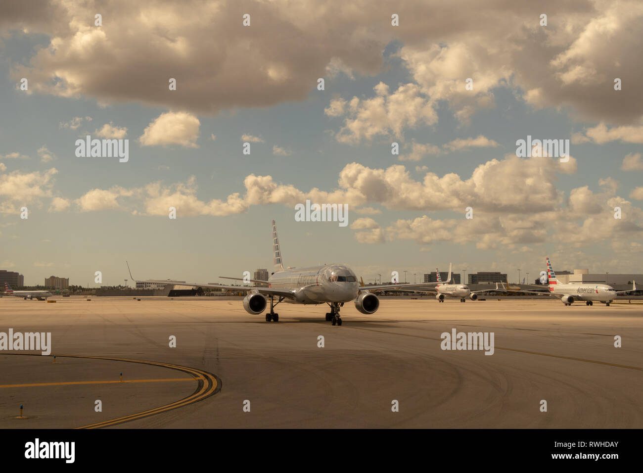 Jet bridge miami international airport hi-res stock photography and ...