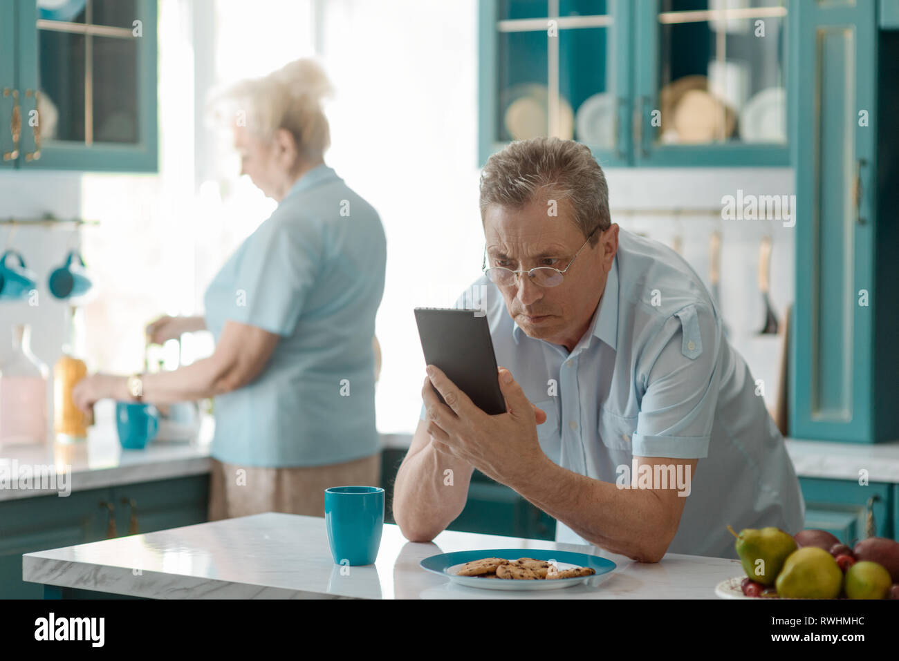 Surprised smiling old lady hi-res stock photography and images - Alamy Surprised smiling old lady hi-res stock photography and images - Alamy