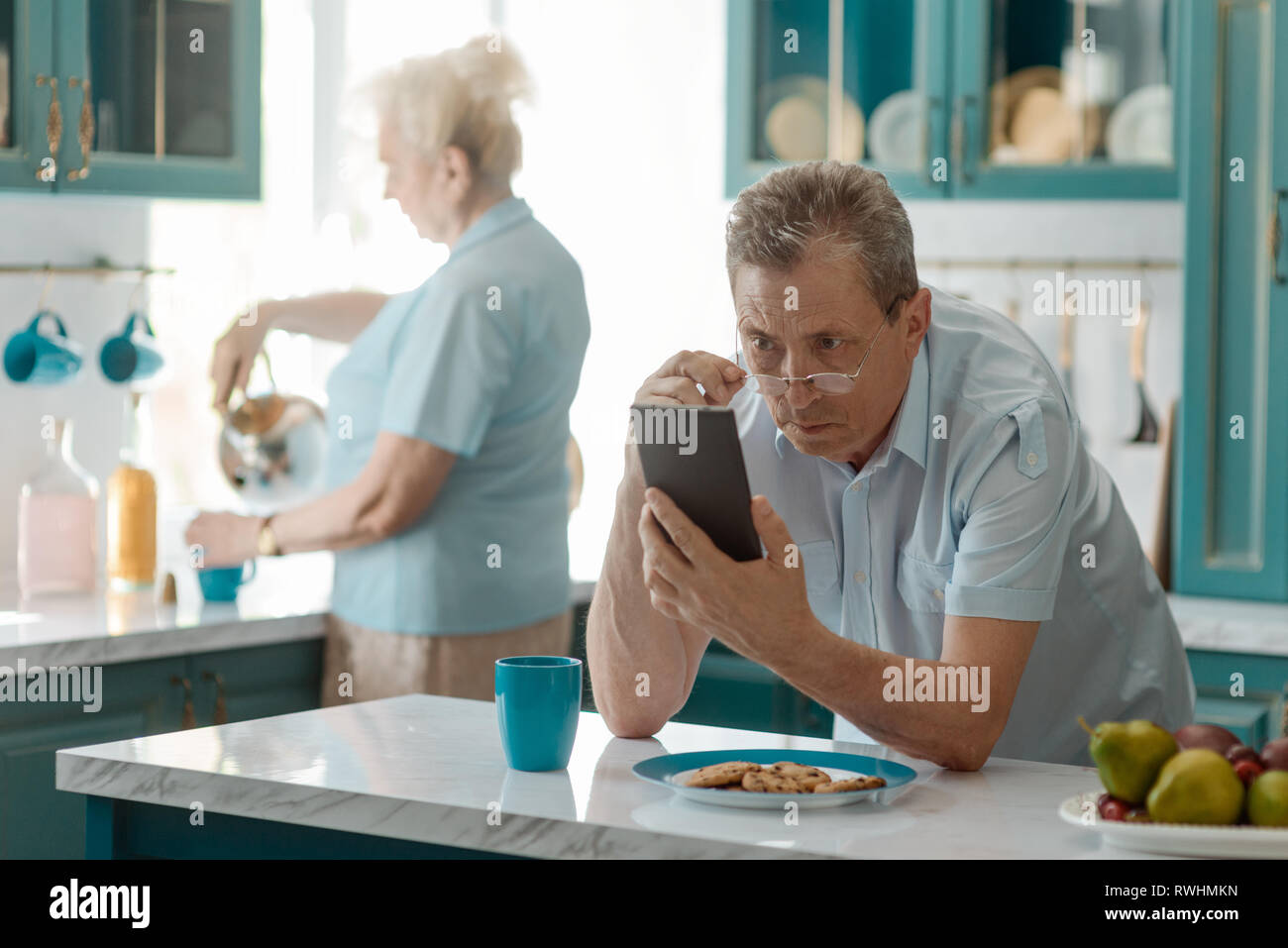 Breaking News Cell High Resolution Stock Photography and Images - Alamy