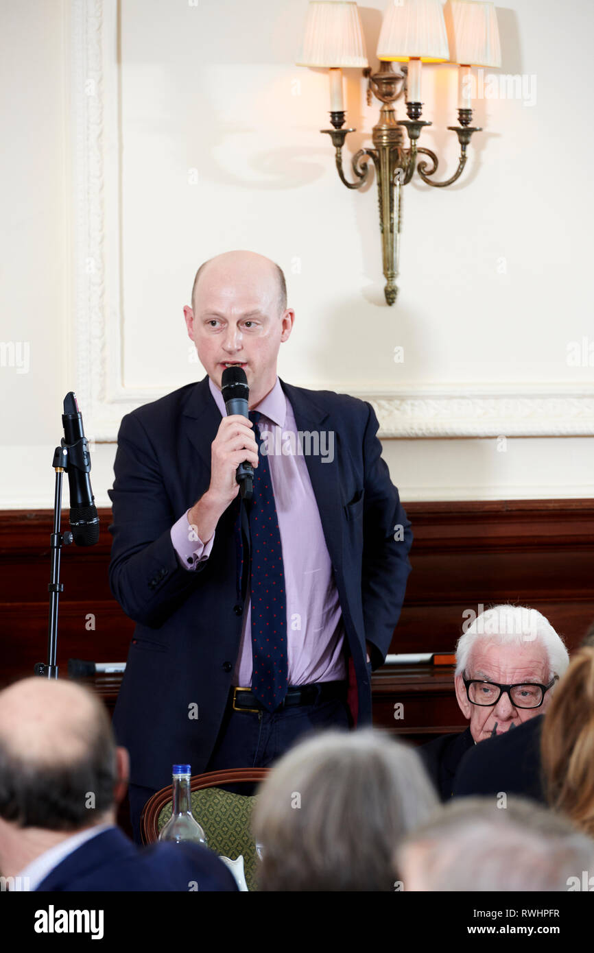 Harry mount editor hi-res stock photography and images - Alamy