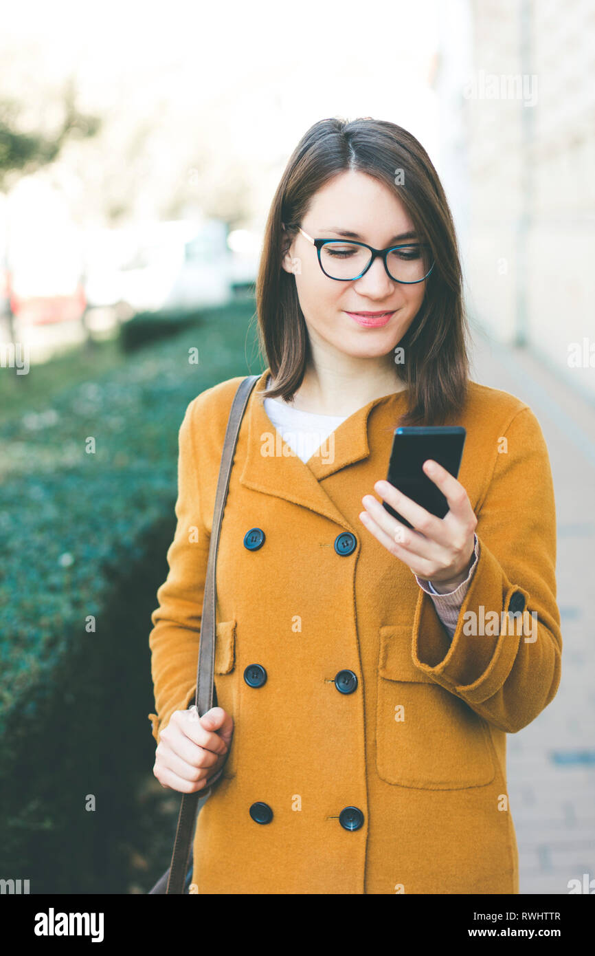 Mobile lifestyle hi-res stock photography and images - Alamy