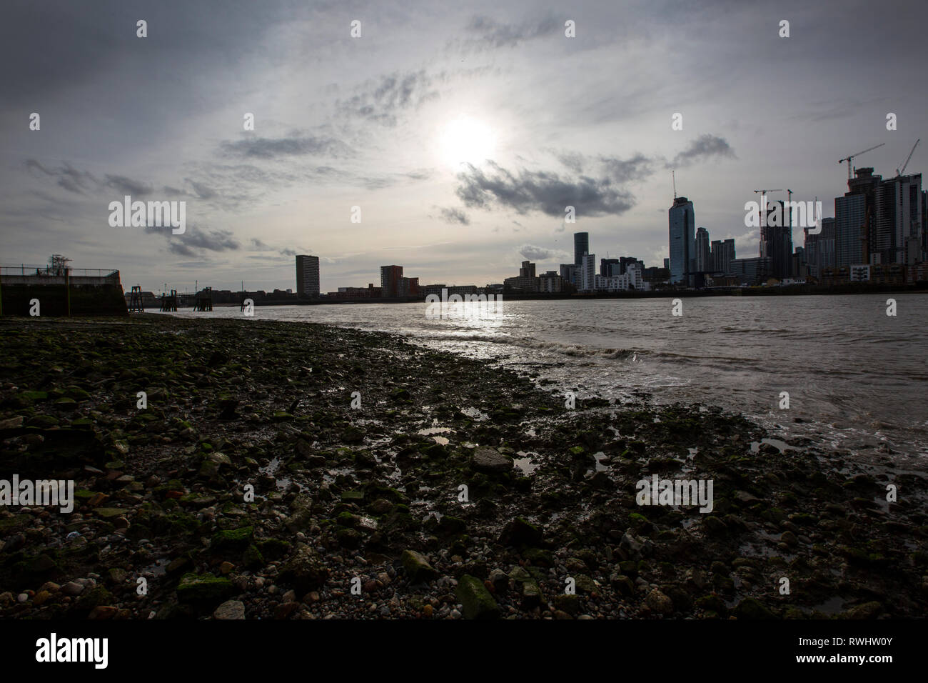 Thames overlooking business hi-res stock photography and images - Alamy