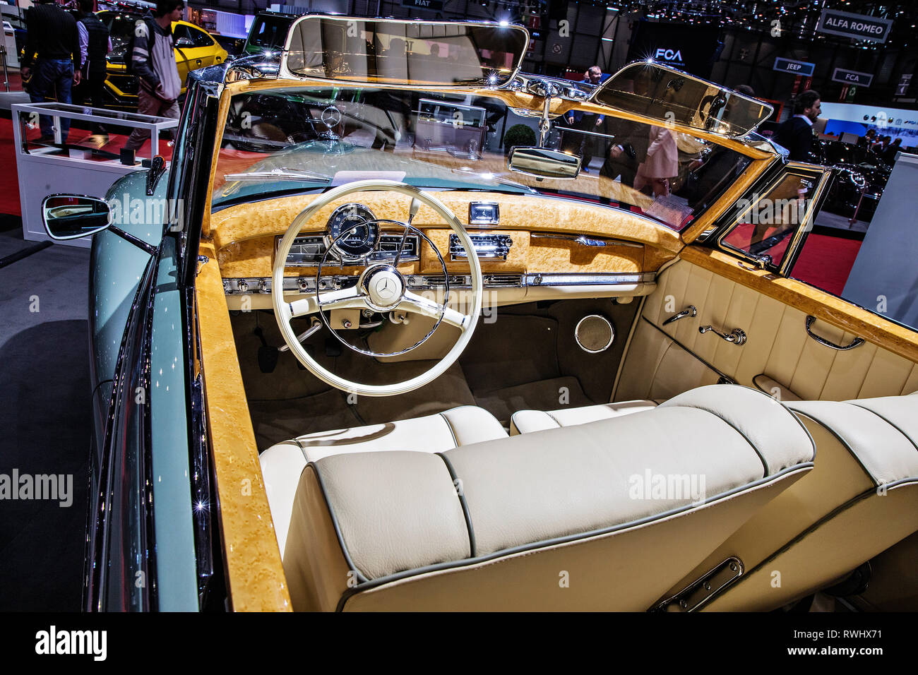 Mercedes benz 300 sc roadster hi-res stock photography and images - Alamy