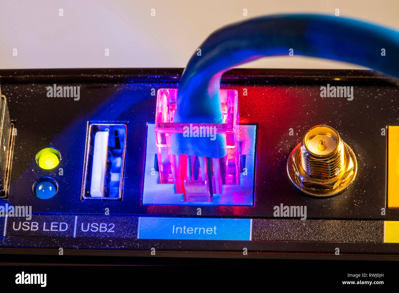 Internet connection modem hi-res stock photography and images - Alamy