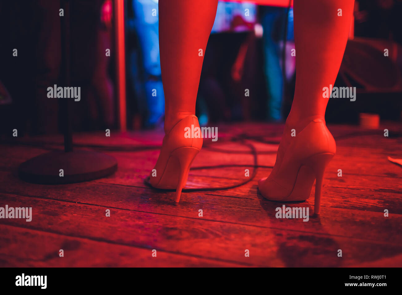 Hands up crowd bar hi-res stock photography and images - Alamy