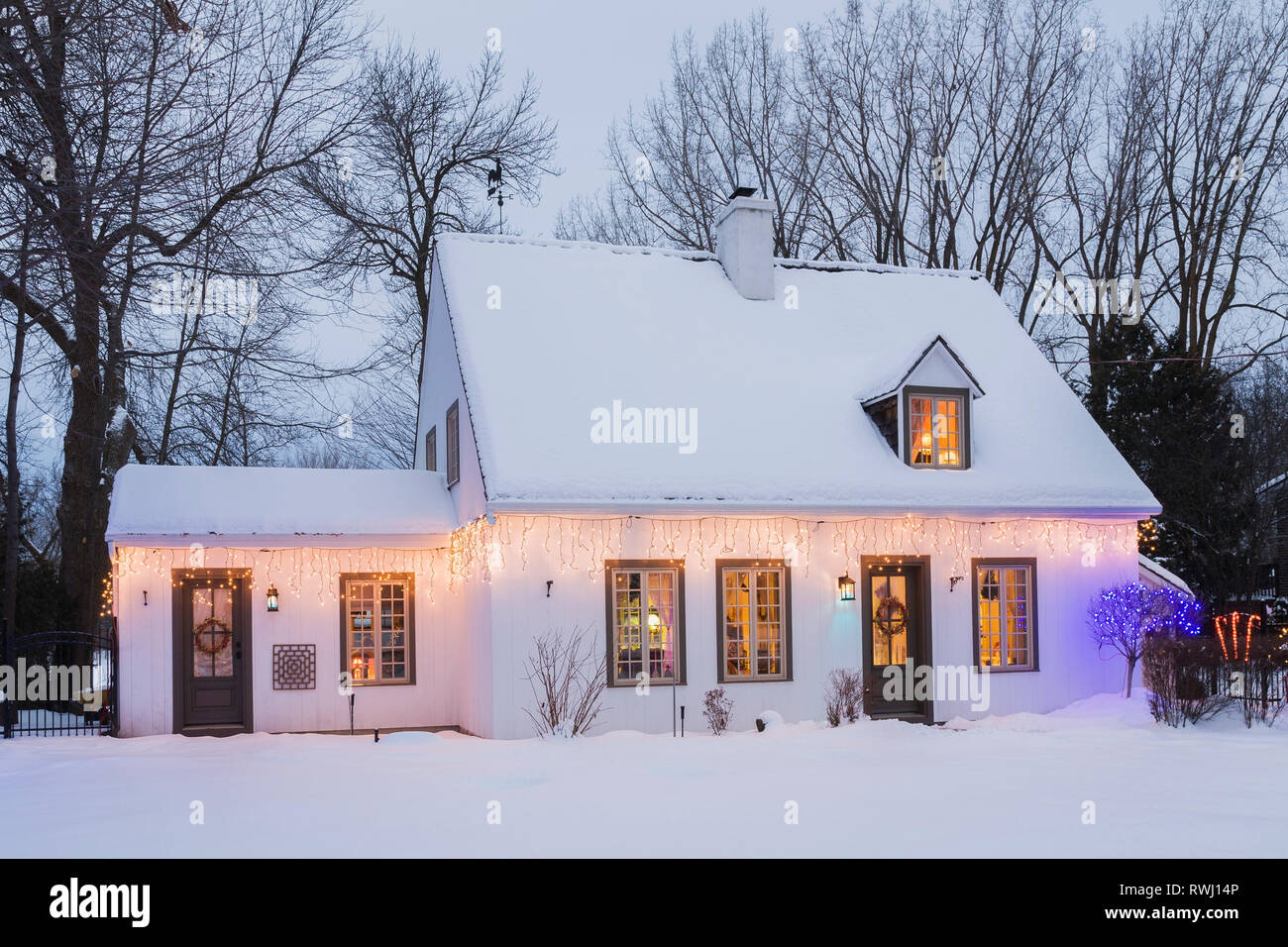 Beige color buildings hi-res stock photography and images - Alamy